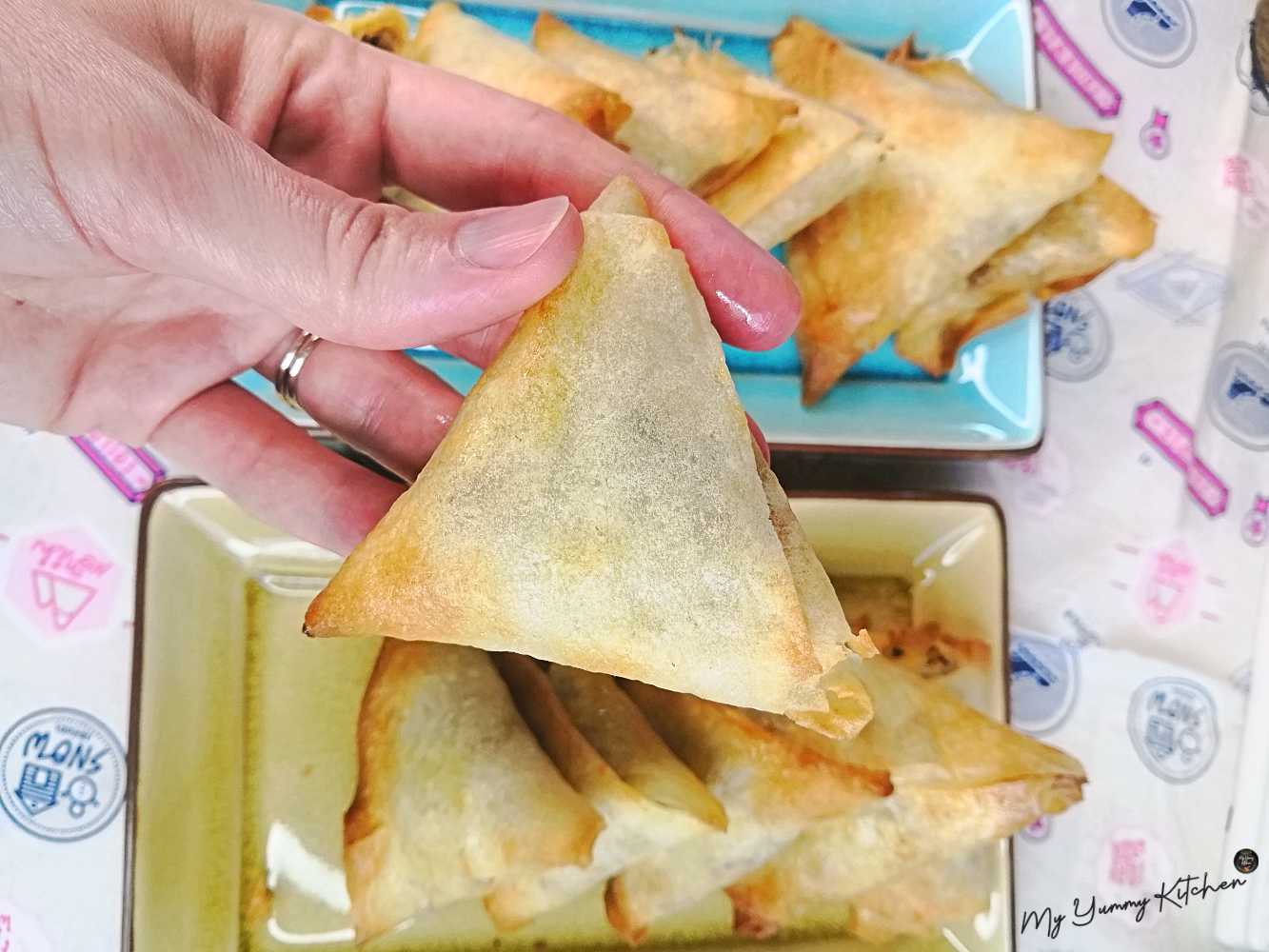 Recette facile de Samoussas au Boeuf - Épices, nouilles et feuilles de ...